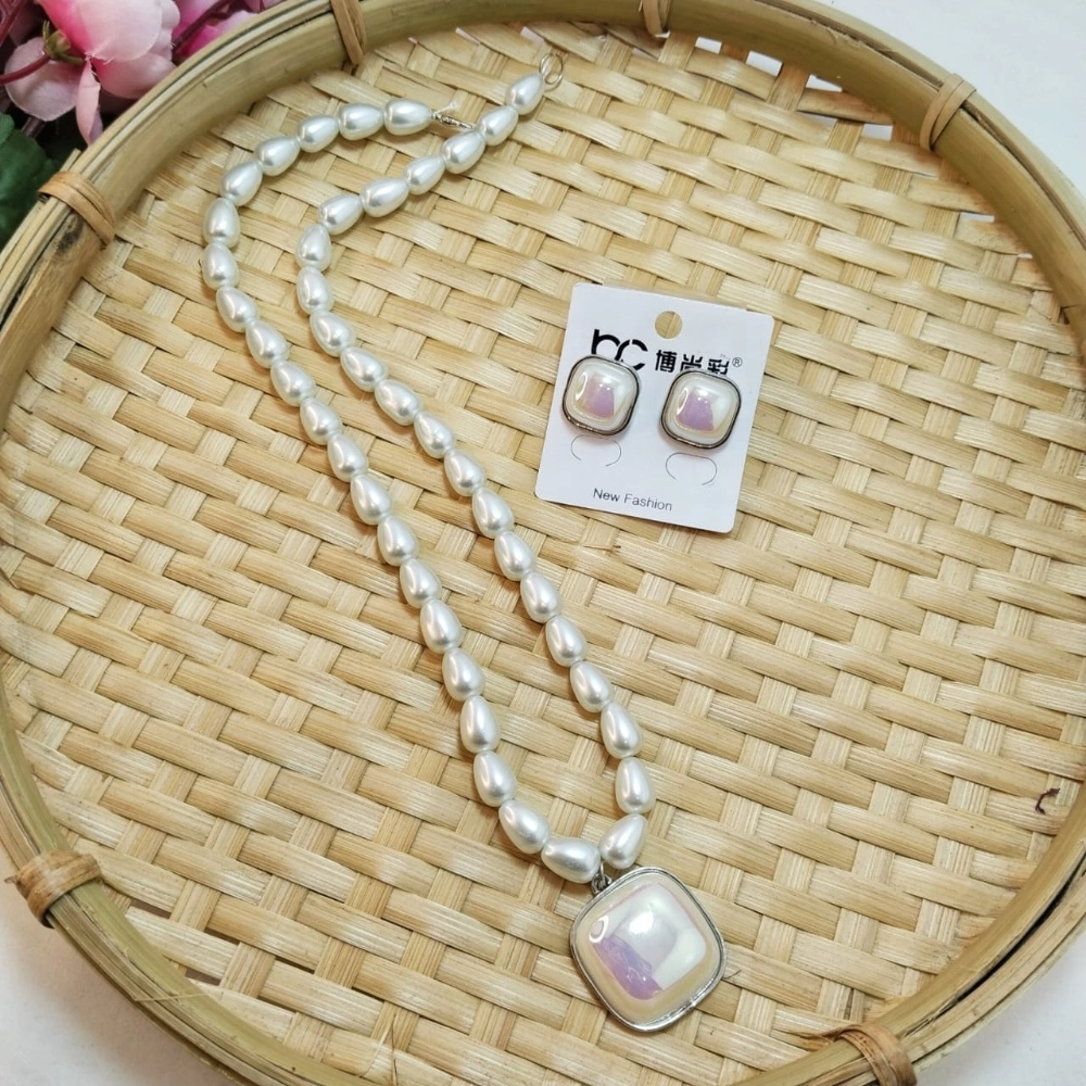 Best Quality China Imported White & Golden Pearl Necklace With Earring Set
