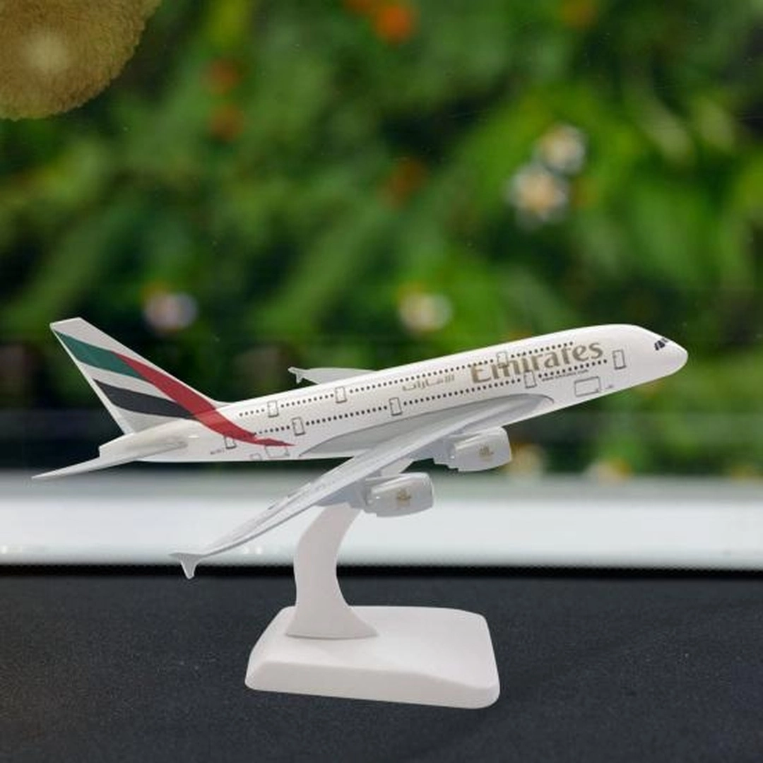 16 Cm Emirates Boeing 777-300Er Diecast Metal Aircraft Model
