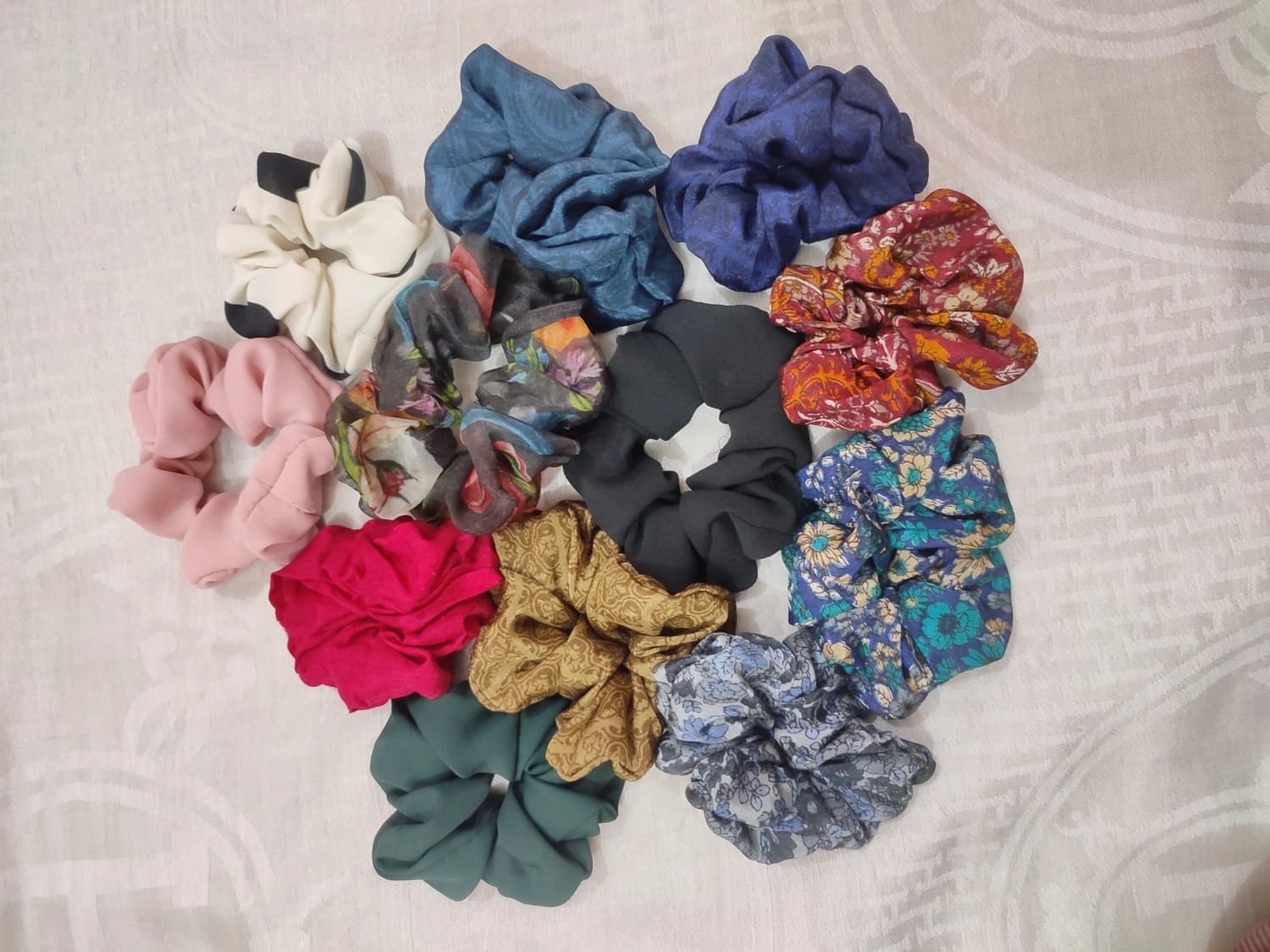 helful silk scrunchie hair band bracelet set for girl 5 pcs
