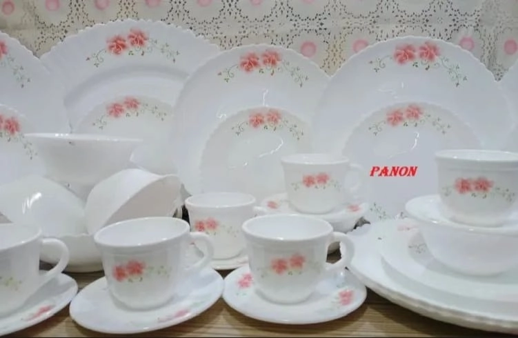 32 Pcs Pyrex Opal Glassware White Oven Save Dinner Set. Model Red Pata ...